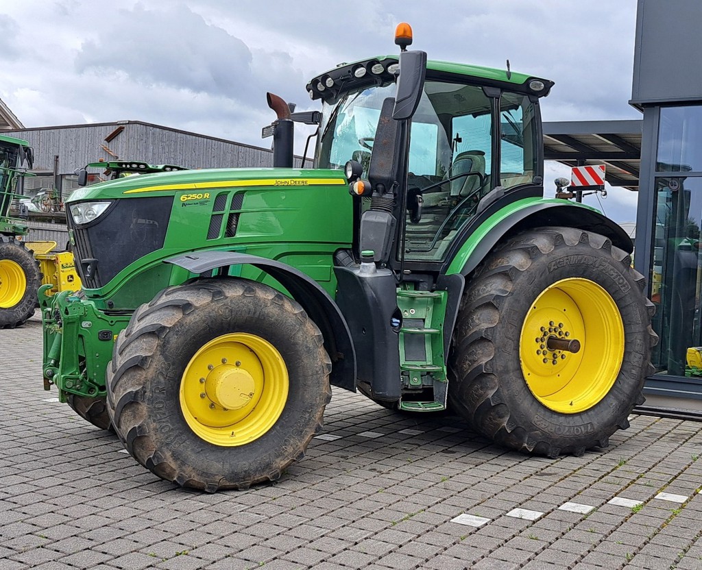 John Deere 6250R COMMANDPRO