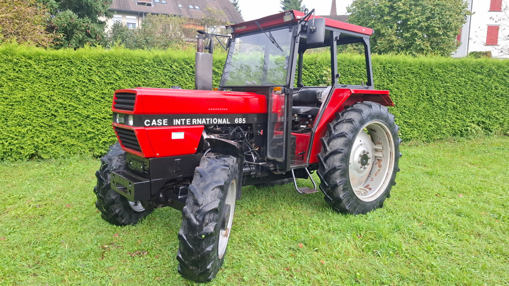 Traktor CASE IH 685 Allrad